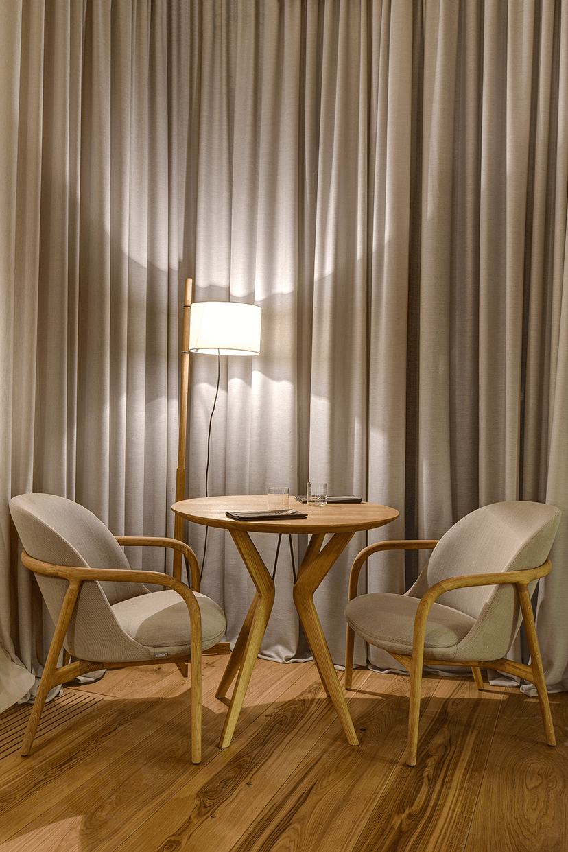 Lakri table | Artisan